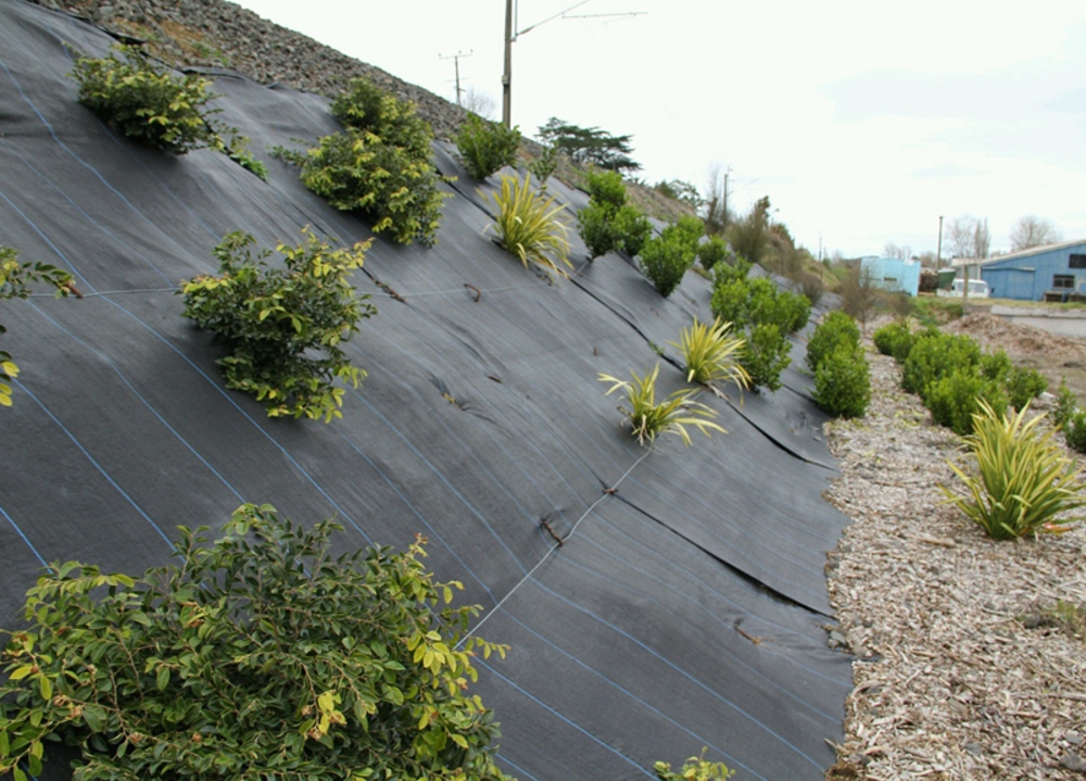 Woven Weedmat/Visual Barrier 91cm x 50m Roll only - Motor Body Hardware ...